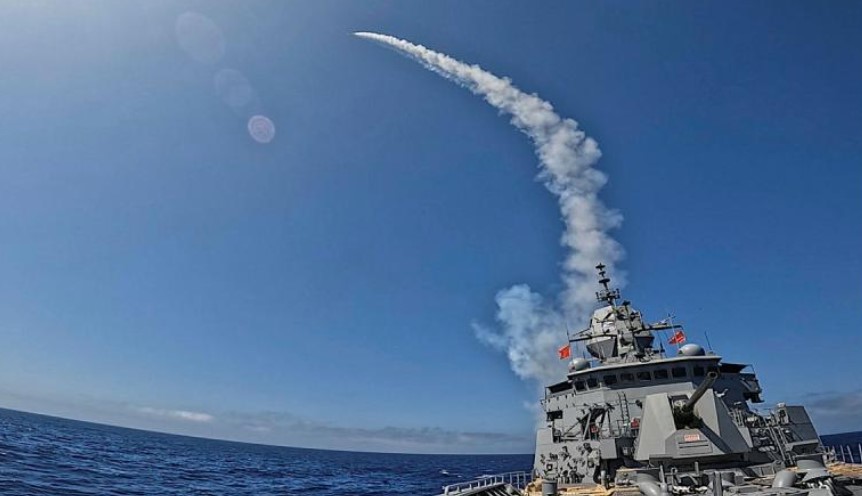 HMAS Toowoomba fires ESSM during exercise off Western Australia - Naval ...