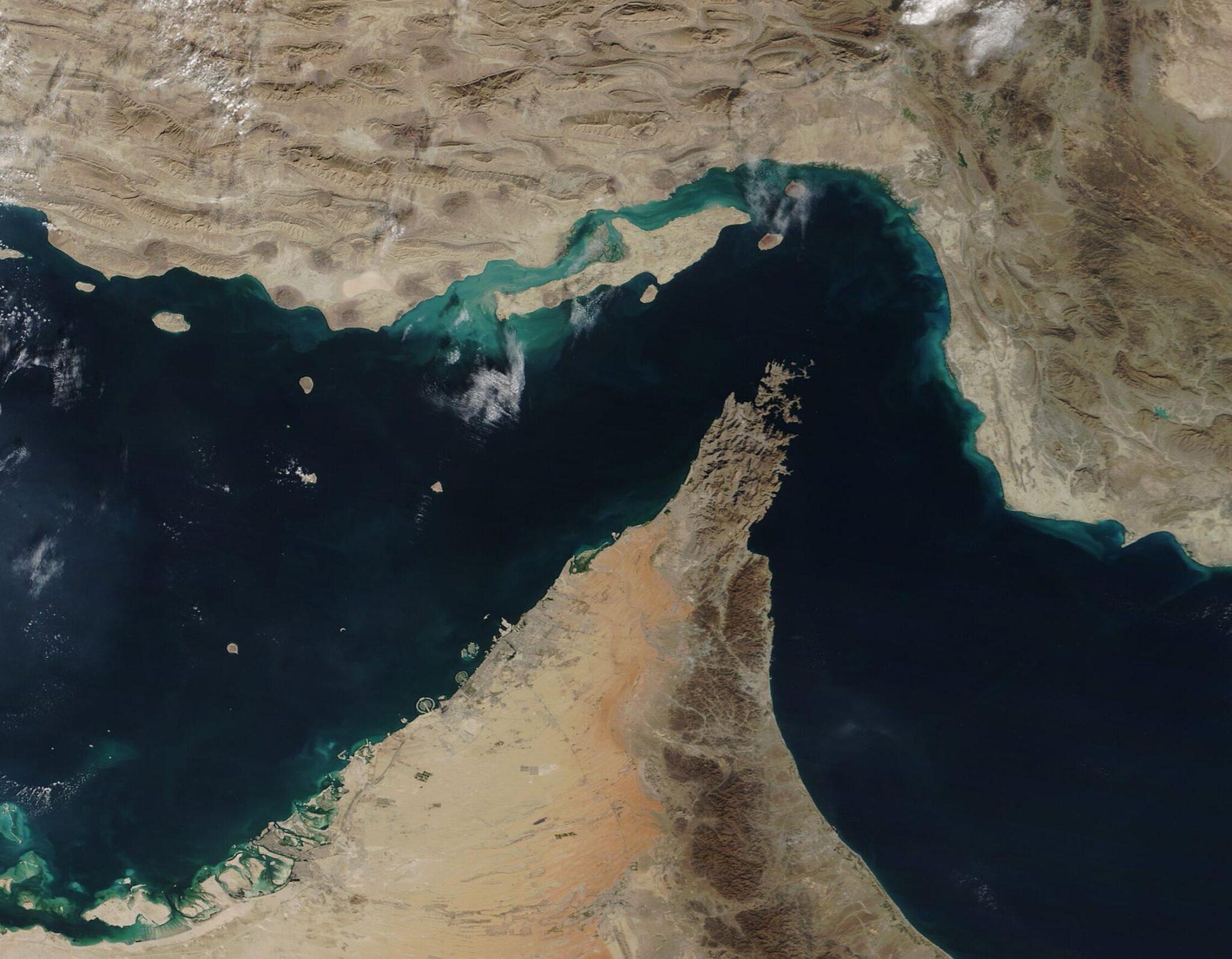 Iran opens fire in Strait of Hormuz: one vessel stopped, another ...